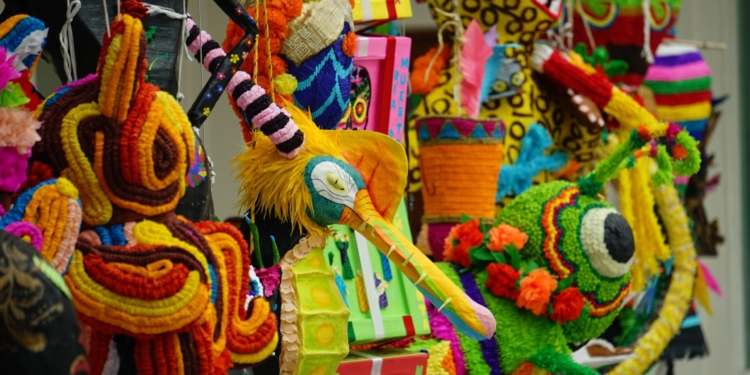 Premian a los ganadores del 15° Concurso de Piñatas Mexicanas ...