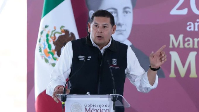 ‘Para eso es’: Alejandro Armenta admite uso de helicóptero oficial ...